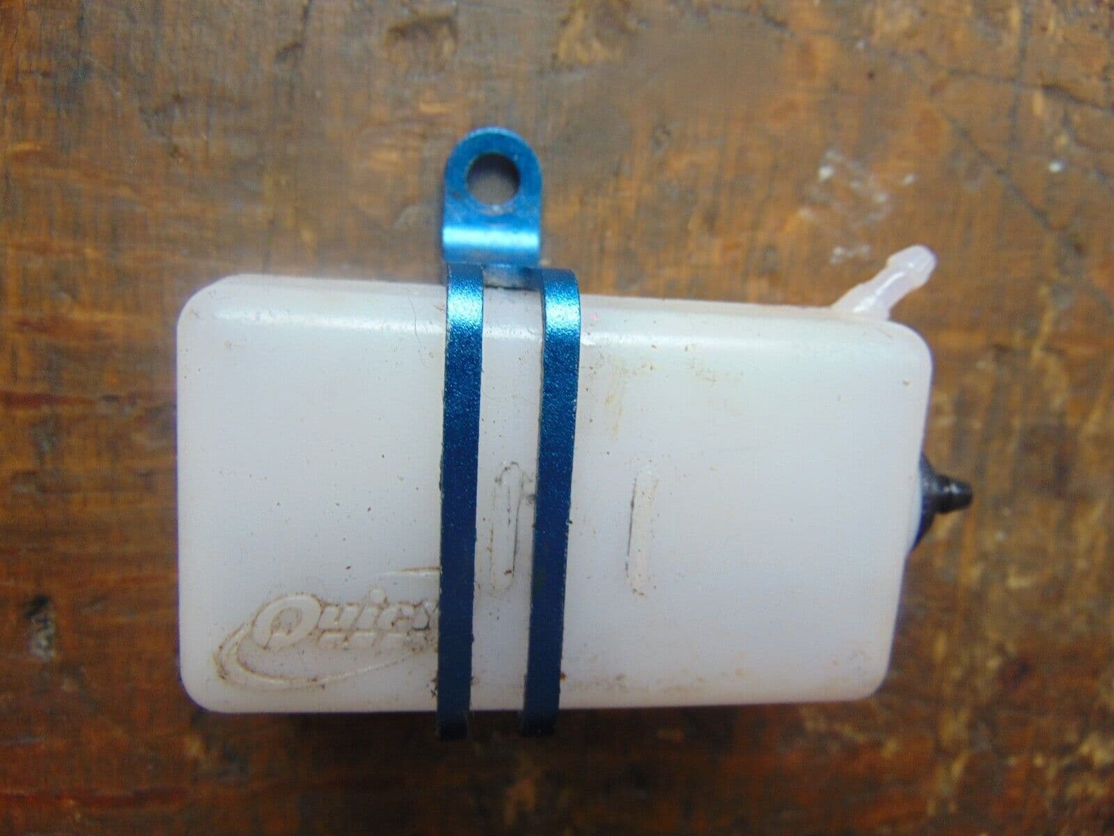 2oz FUEL HEADER C/W BLUE ALLOY MOUNTING BRACKET – RCHeliTrader