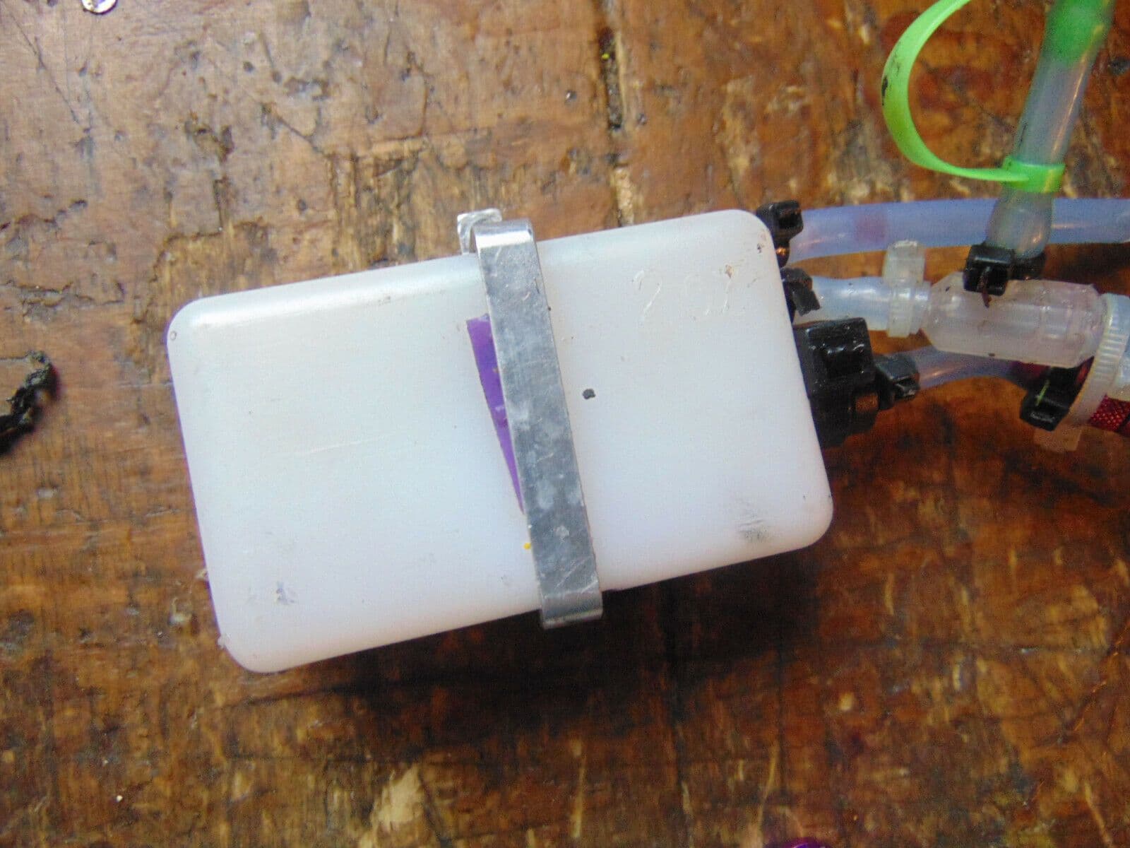 2oz FUEL HEADER TANK C/W SILVER BRACKET – RCHeliTrader