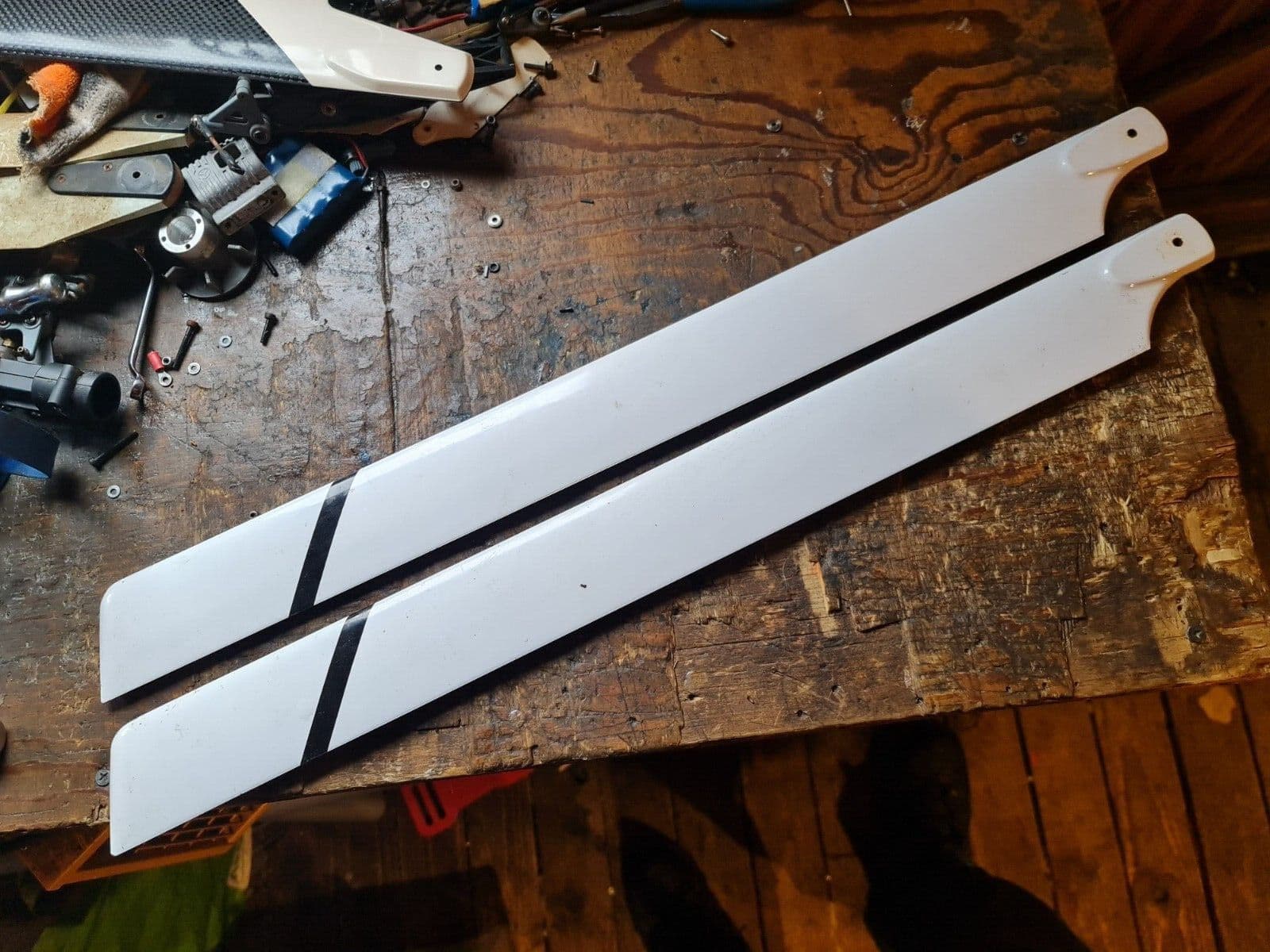 600 mm CARBON FIBRE MAIN ROTOR BLADES 12mm ROOT 4mm HOLE (2) – RCHeliTrader