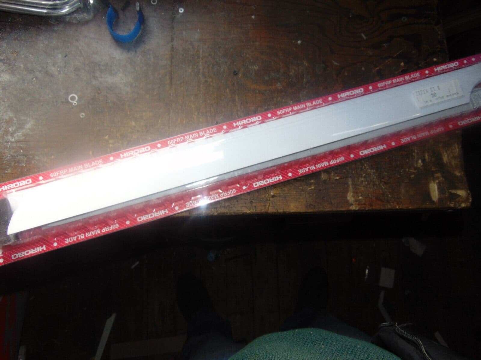 690 mm HIROBO GLASS FIBRE MAIN ROTOR BLADES 12mm ROOT 4mm HOLE BNIB ...