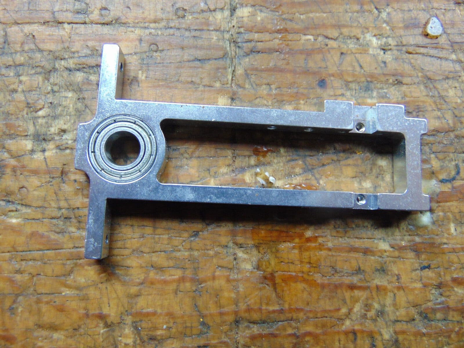 GAUI X5 UPPER MAIN SHAFT BEARING MOUNTING ASSEMBLY – RCHeliTrader