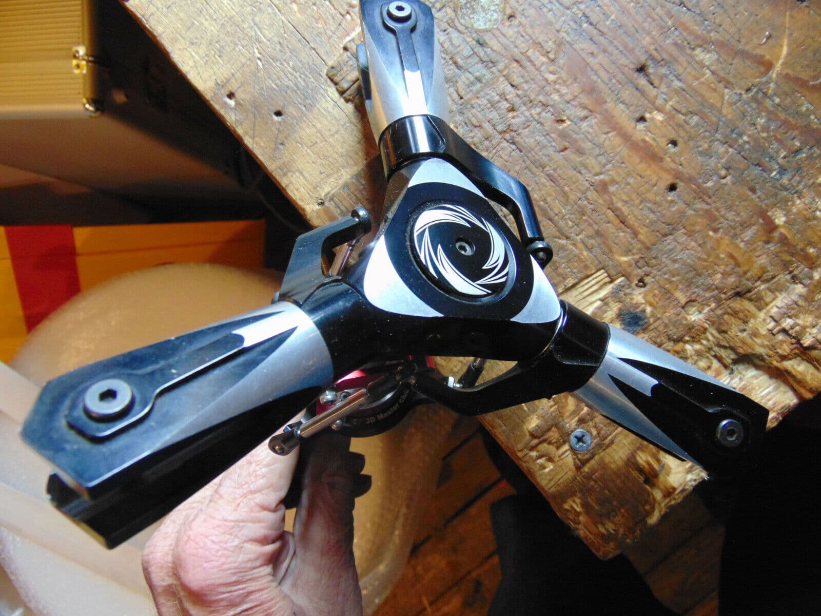 GAUI X7 THREE BLADED MAIN ROTOR HEAD ASSEMBLY, TAIL ROTOR SPINDLE & PI ...