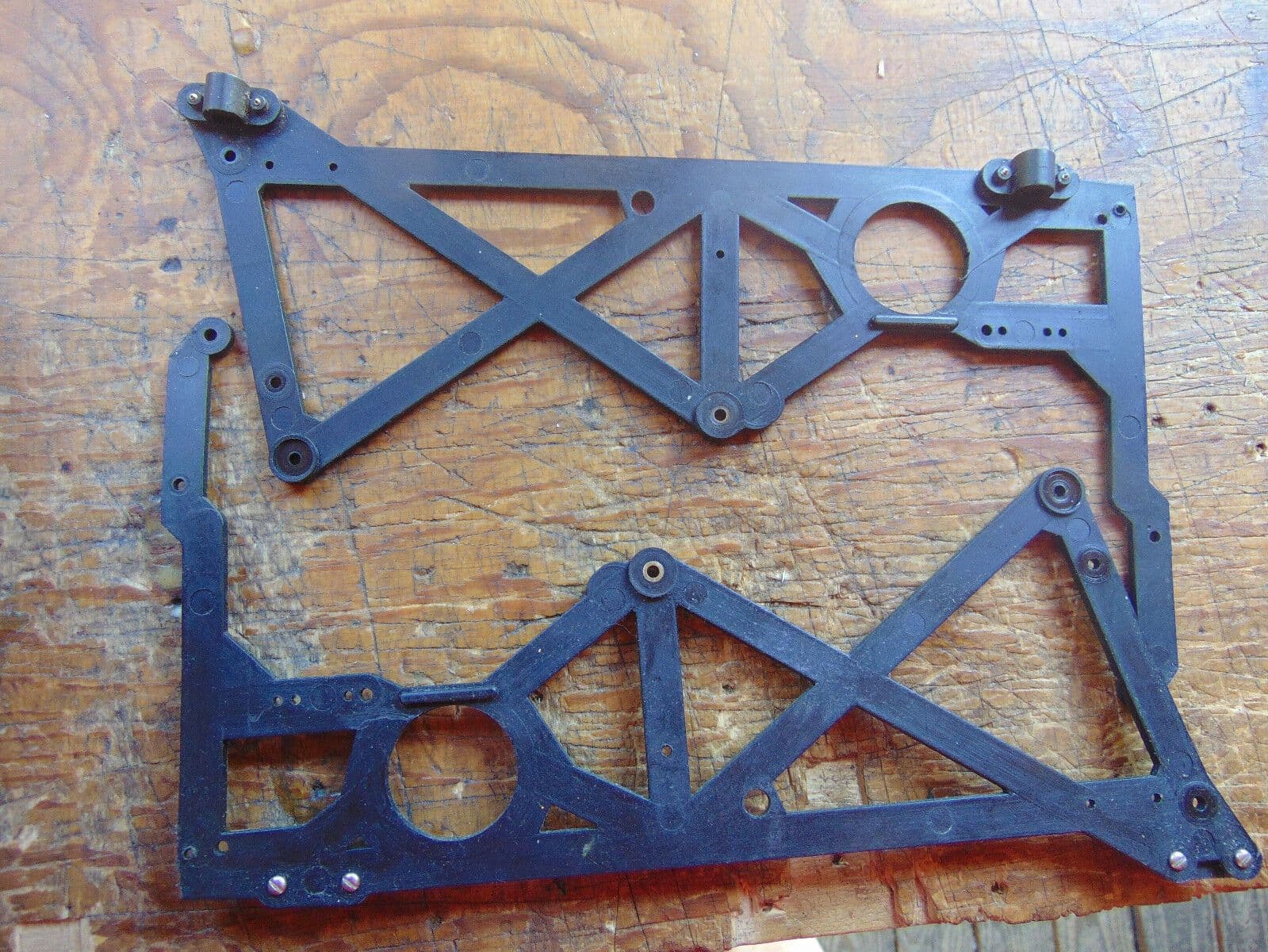 HEIM / VARIO LOWER MAIN FRAME SIDES (B) SUITS VARIOUS MODELS – RCHeliTrader
