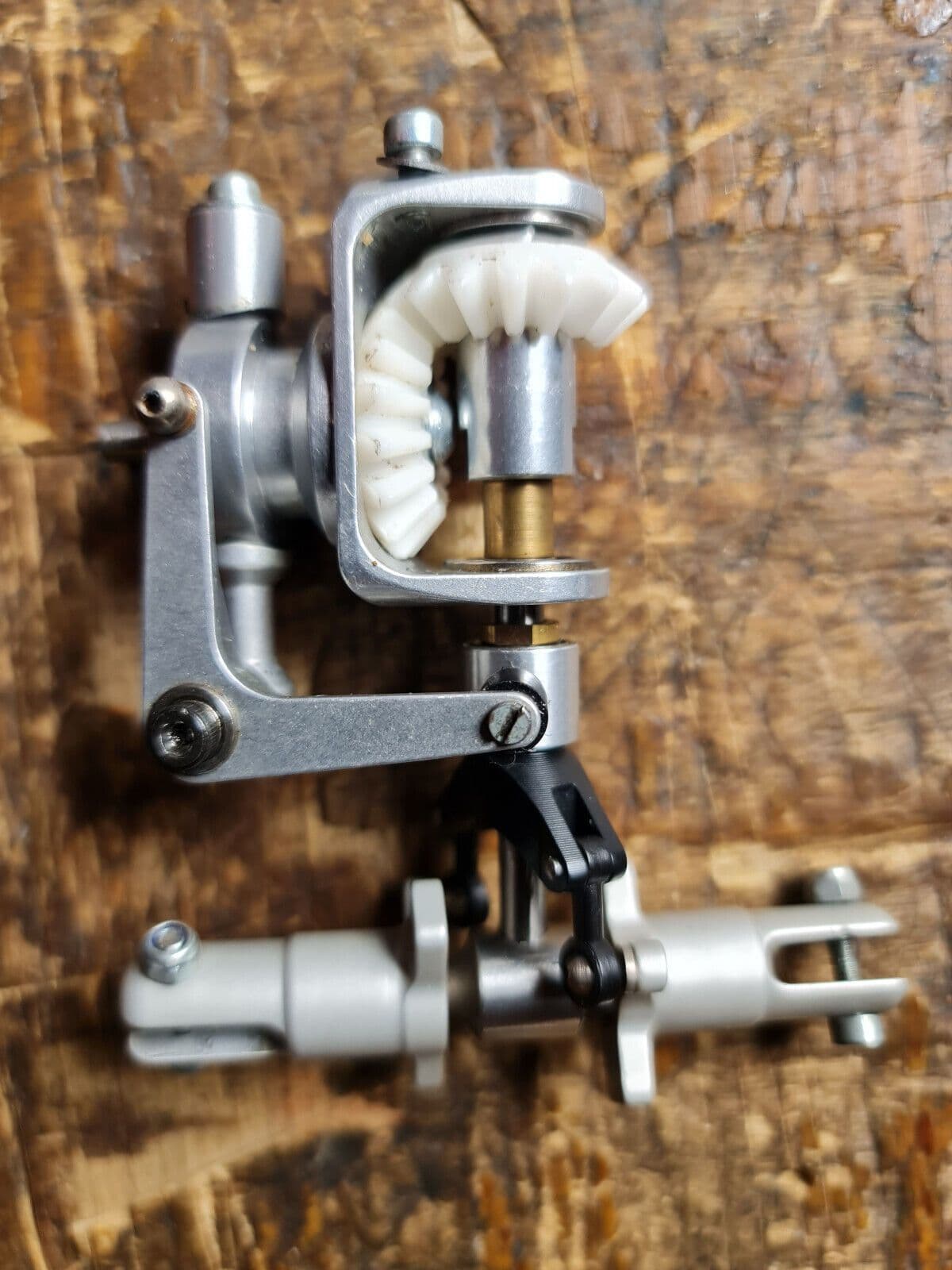 HENSELEIT 3D MP-XL E TAIL ROTOR GEAR BOX ASSEMBLY – RCHeliTrader