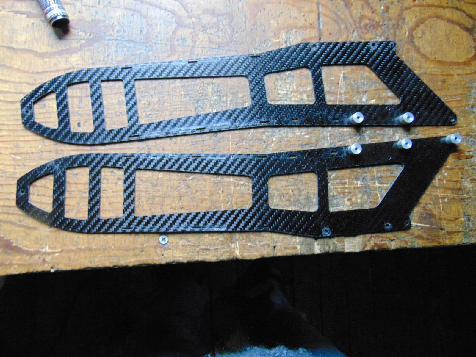 HENSELEIT 3DMP-E CARBON FIBRE LOWER MAIN FRAME SECTIONS – RCHeliTrader