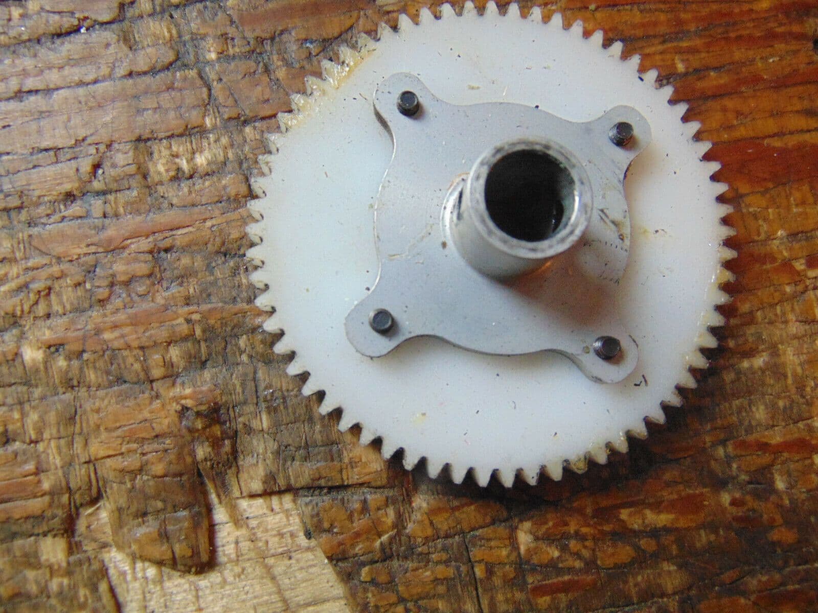 HENSELEIT 3DNT TAIL ROTOR DRIVE GEAR & MOUNTING HUB – RCHeliTrader