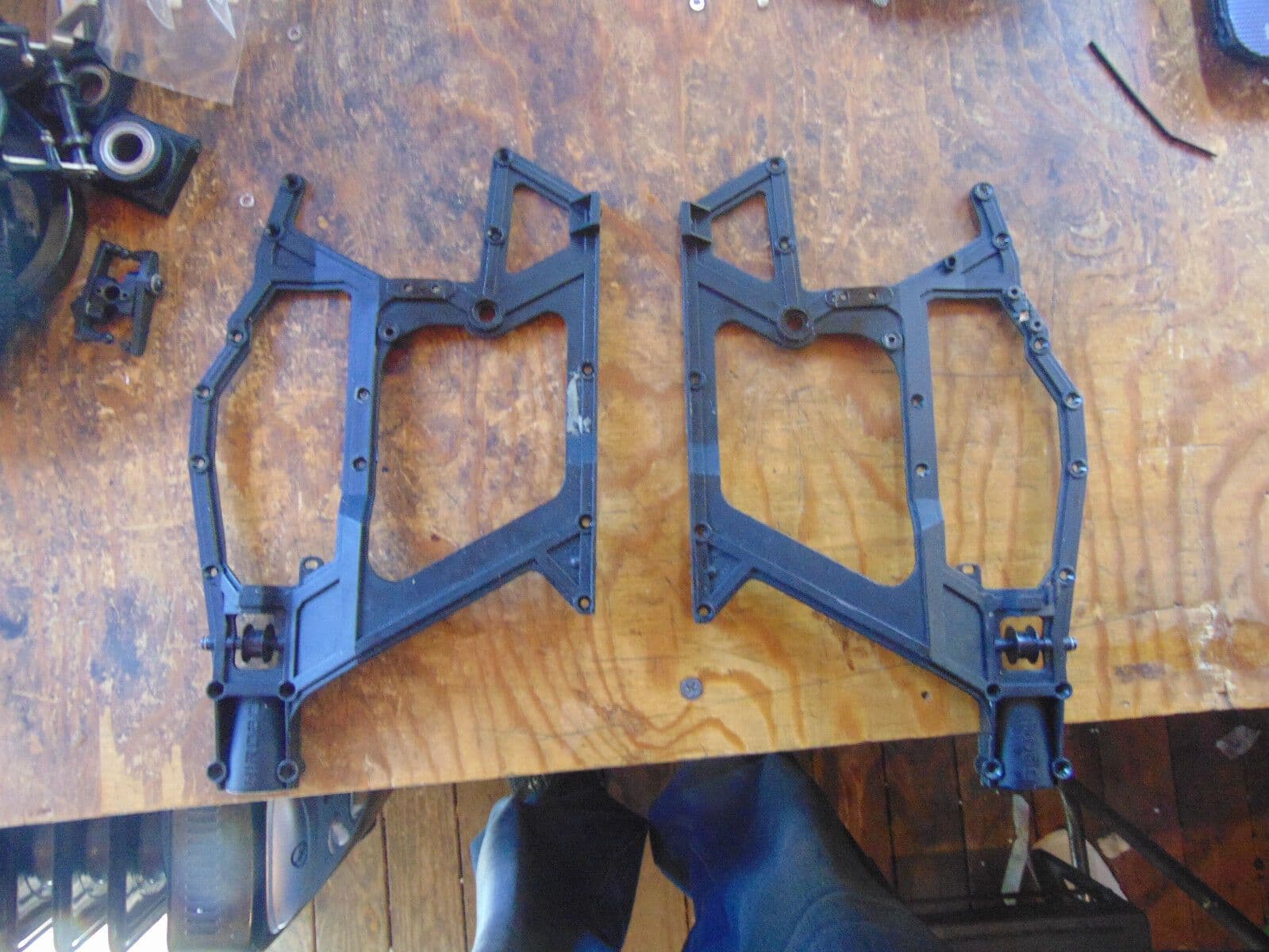 HIROBO MH-10 MAIN FRAMES – RCHeliTrader