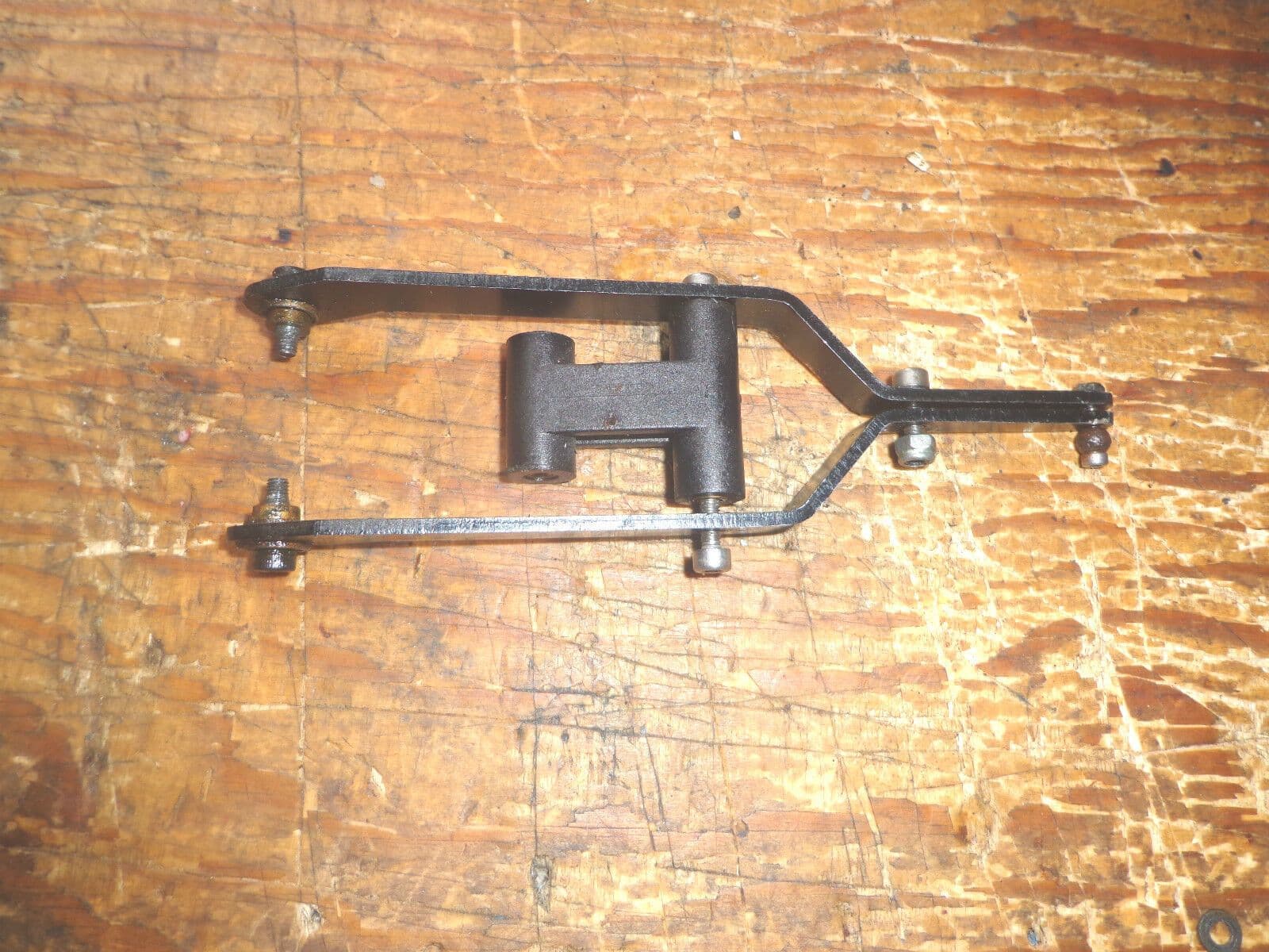 KALT 60 BARON PITCH CONTROL ARM – RCHeliTrader