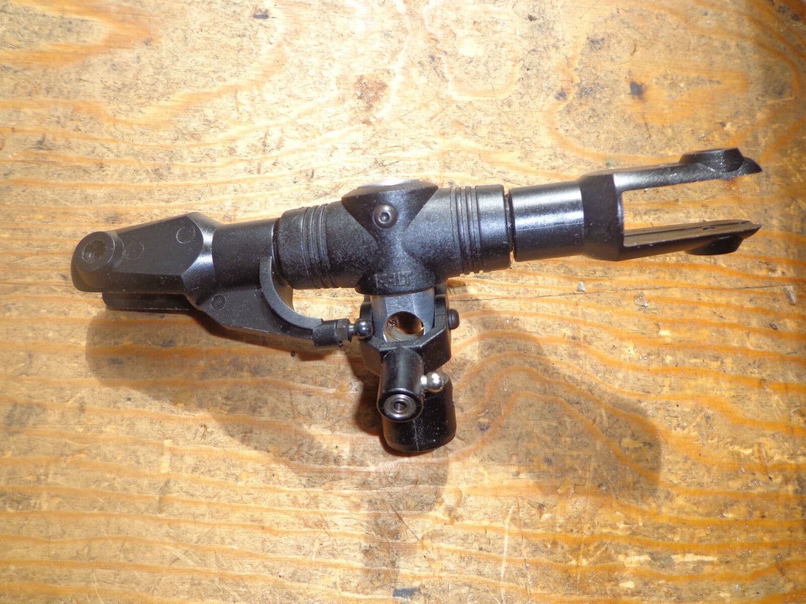 KALT BARON 30 MAIN ROTORHEAD ASSEMBLY WITH FLYBAR SEESAW – RCHeliTrader