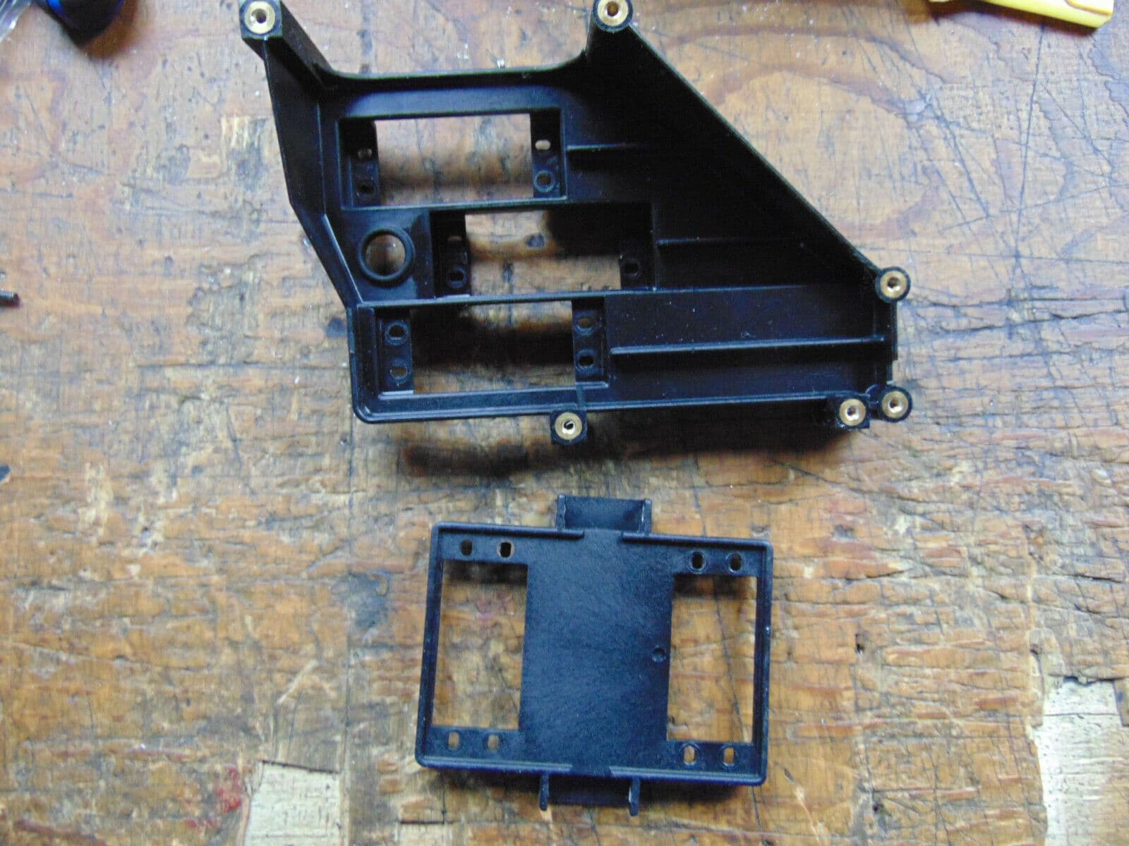KALT BARON ALPHA GASSER SERVO MOUNTING TRAYS – RCHeliTrader