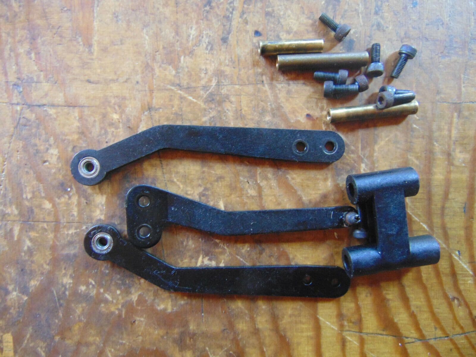 KALT BARON GASSER PITCH CONTROL ARM (B) – RCHeliTrader