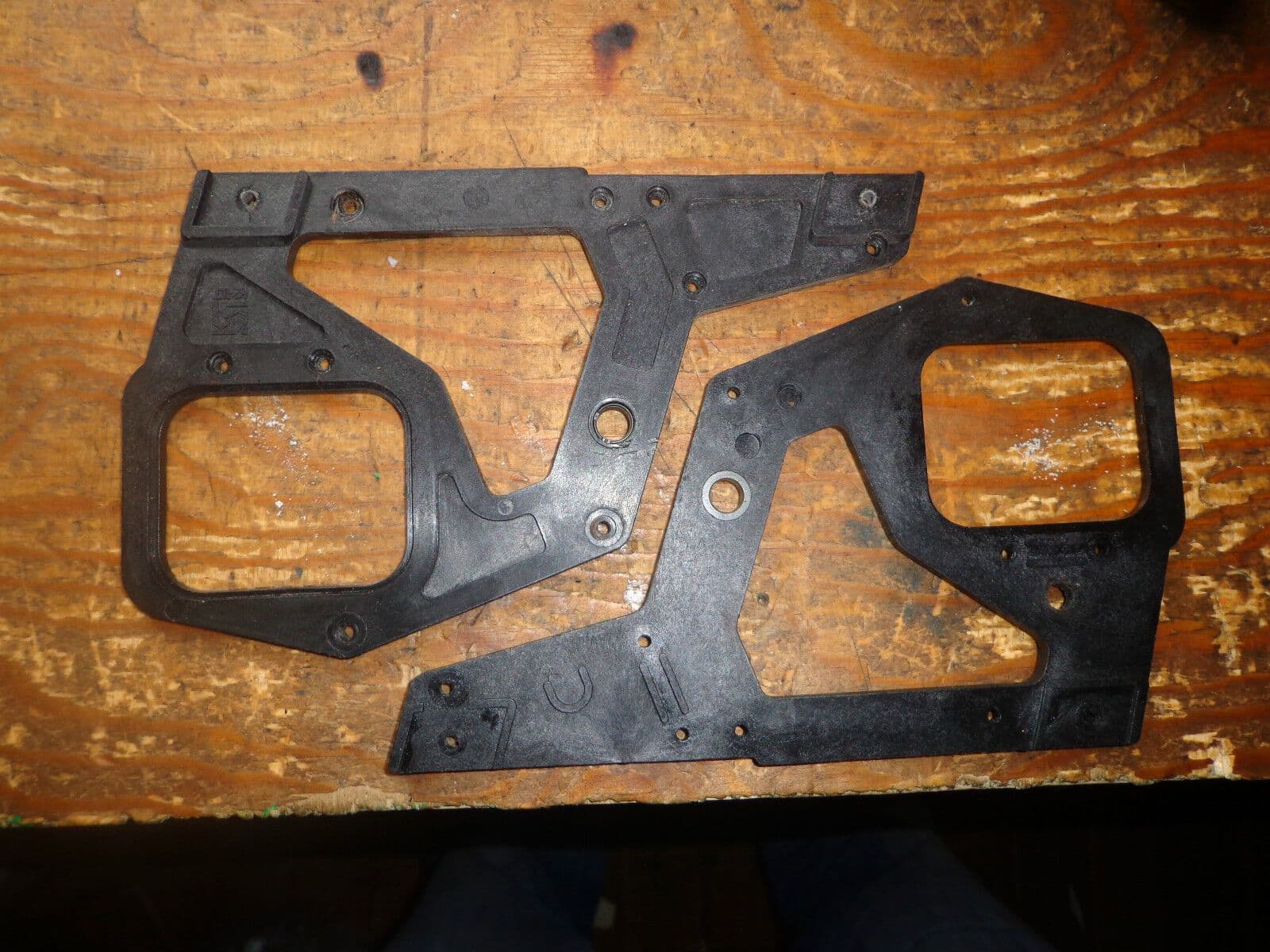 KALT SPACE BARON 30 LOWER FRAME SIDES – RCHeliTrader