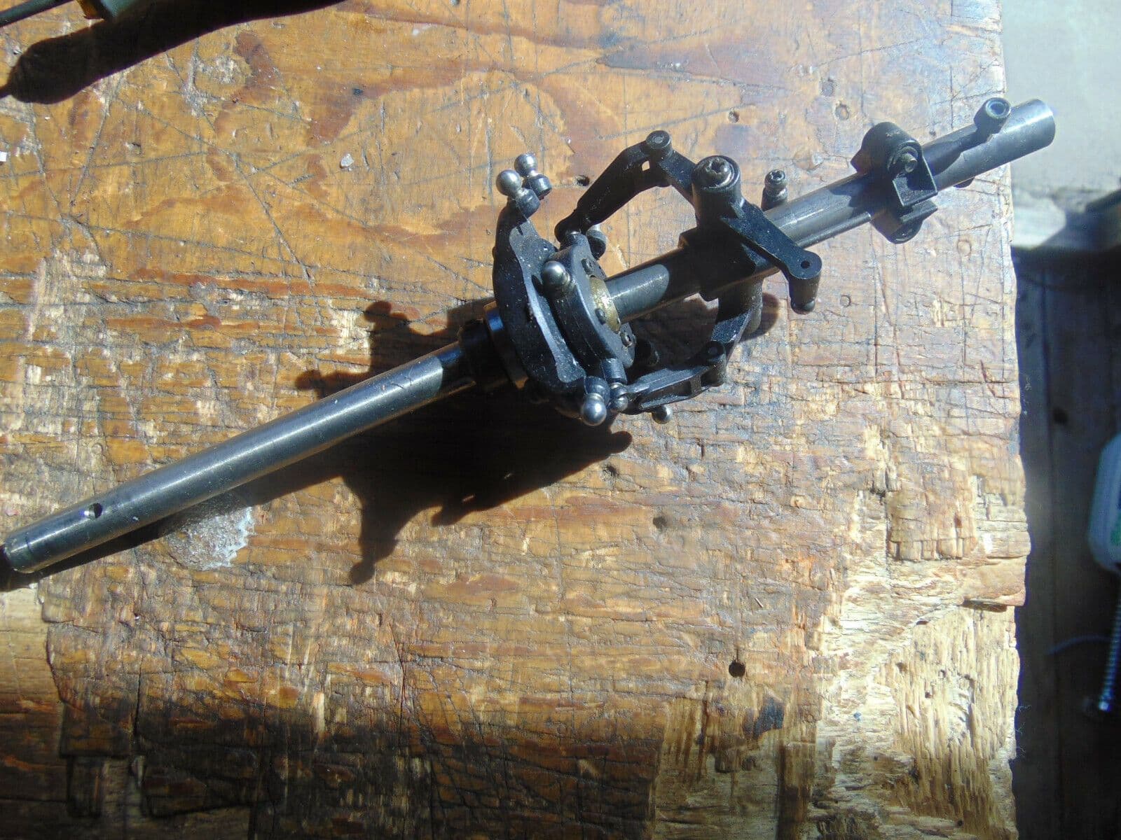 KYOSHO CALIBER 30 MAIN ROTOR SHAFT ASSEMBLY C/W SWASH PLATE, WASHOUT M ...