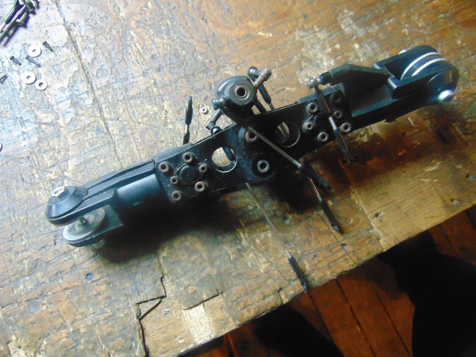 KYOSHO CONCEPT 60 MAIN ROTOR HEAD ASSEMBLY C/W FLYBAR SEESAW – RCHeliTrader