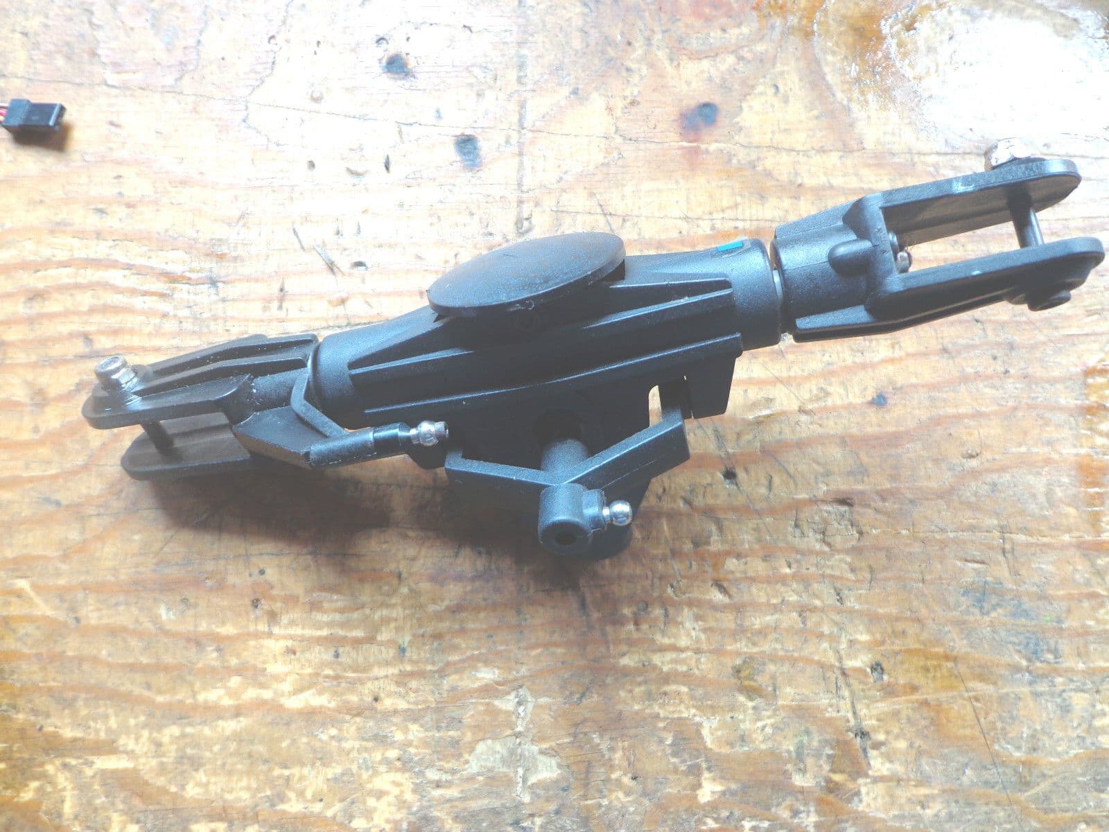 KYOSHO NEXUS MAIN ROTOR HEAD ASSEMBLY WITH FLYBAR SEESAW – RCHeliTrader