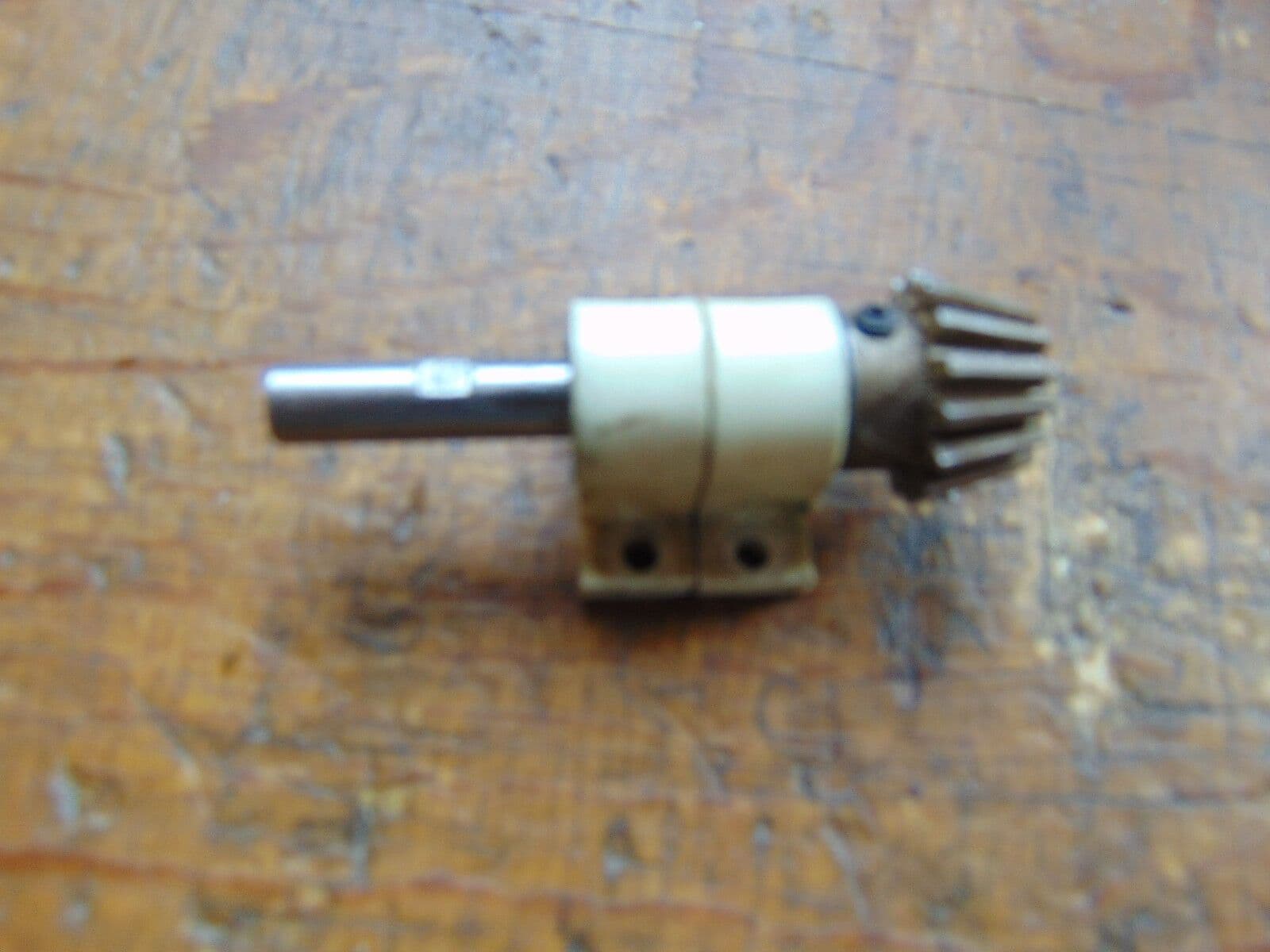 MICROMOLD LARK MAIN ROTOR SHAFT DRIVE PINION & BEARINGS – RCHeliTrader