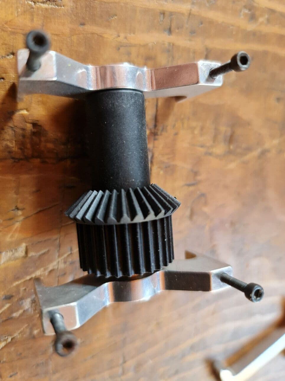 MIKADO LOGO 800 XXTREME TAIL DRIVE PINION & MOUNTING BRACKETS ETC ...