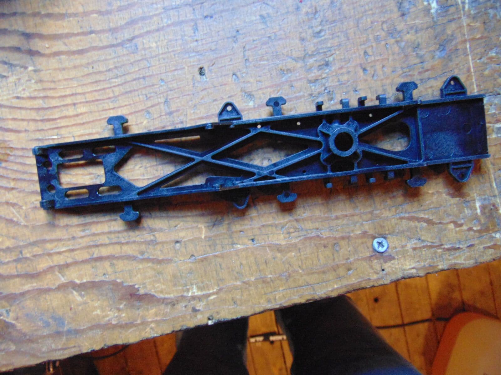 MINI TITAN E325 LOWER MAIN FRAME ASSEMBLY – RCHeliTrader