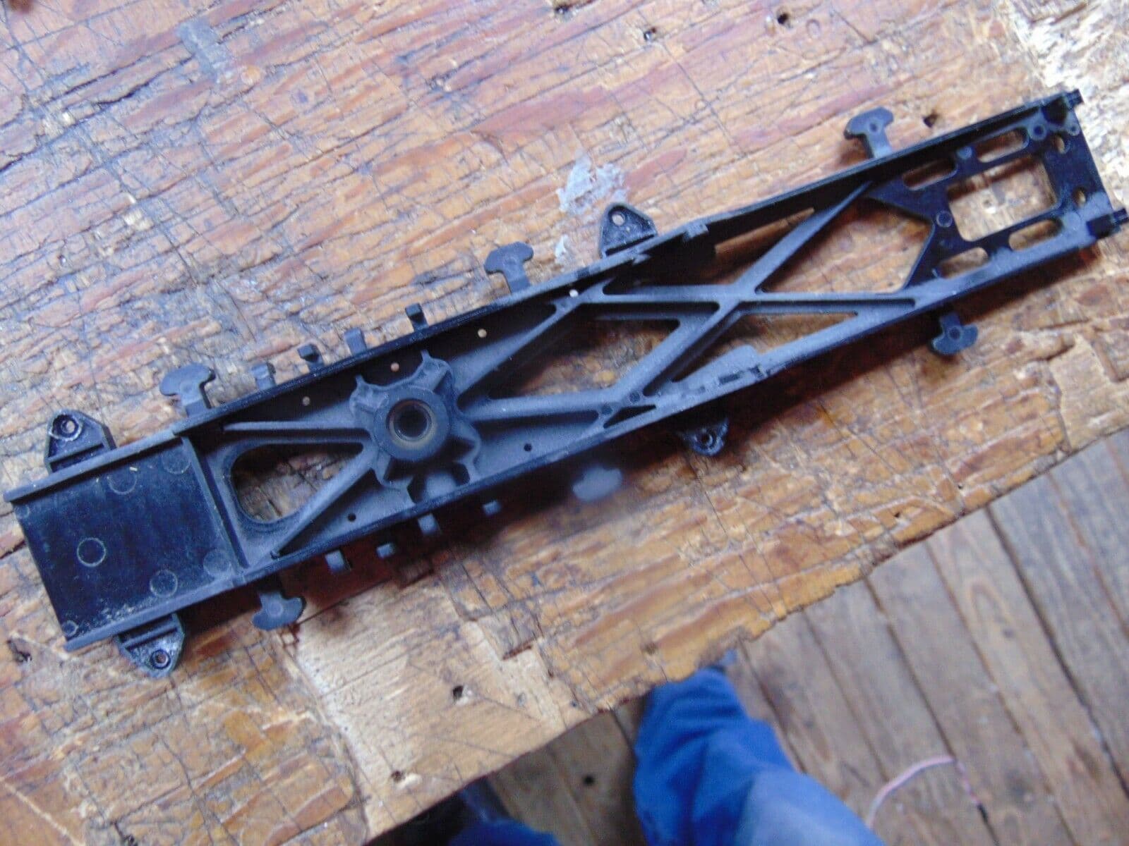 MINI TITAN E325 LOWER MAIN FRAME SECTION – RCHeliTrader