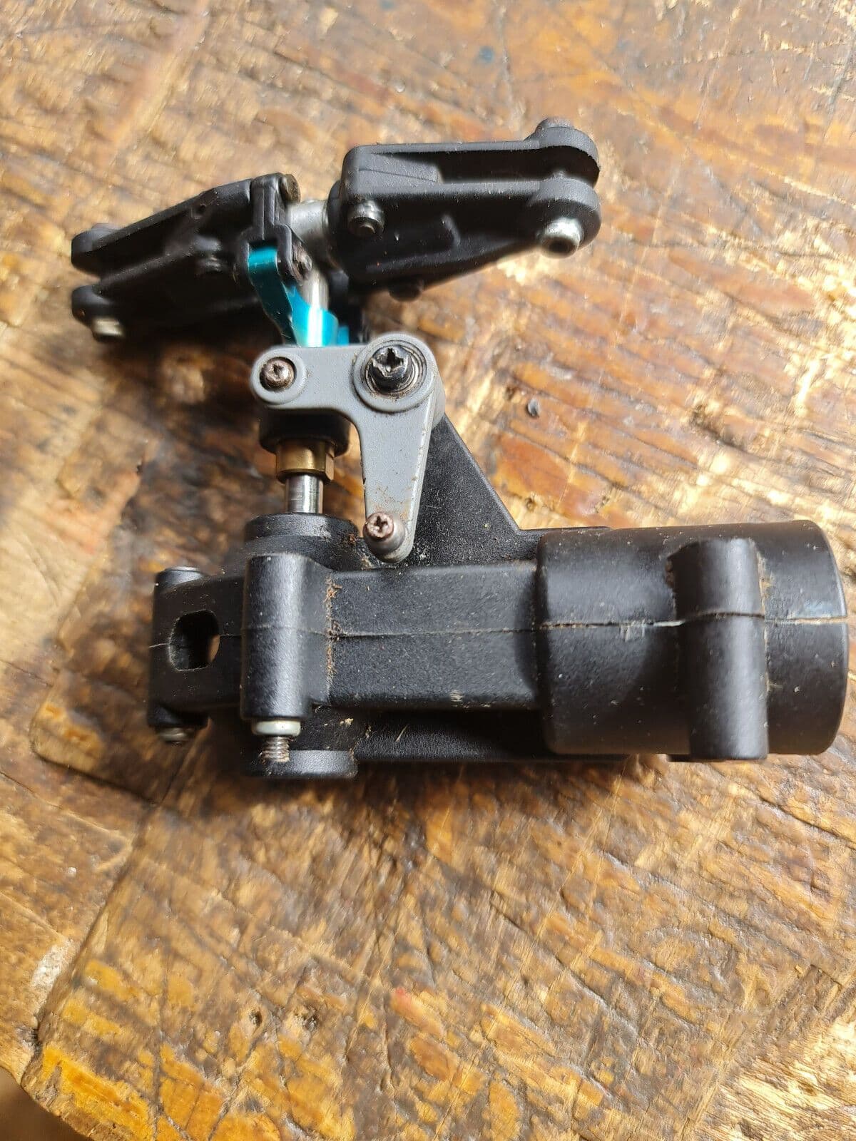 RAPTOR 30 / 50 TAIL ROTOR GEARBOX C/W BLUE ALLOY PITCH CONTROL YOKE ...