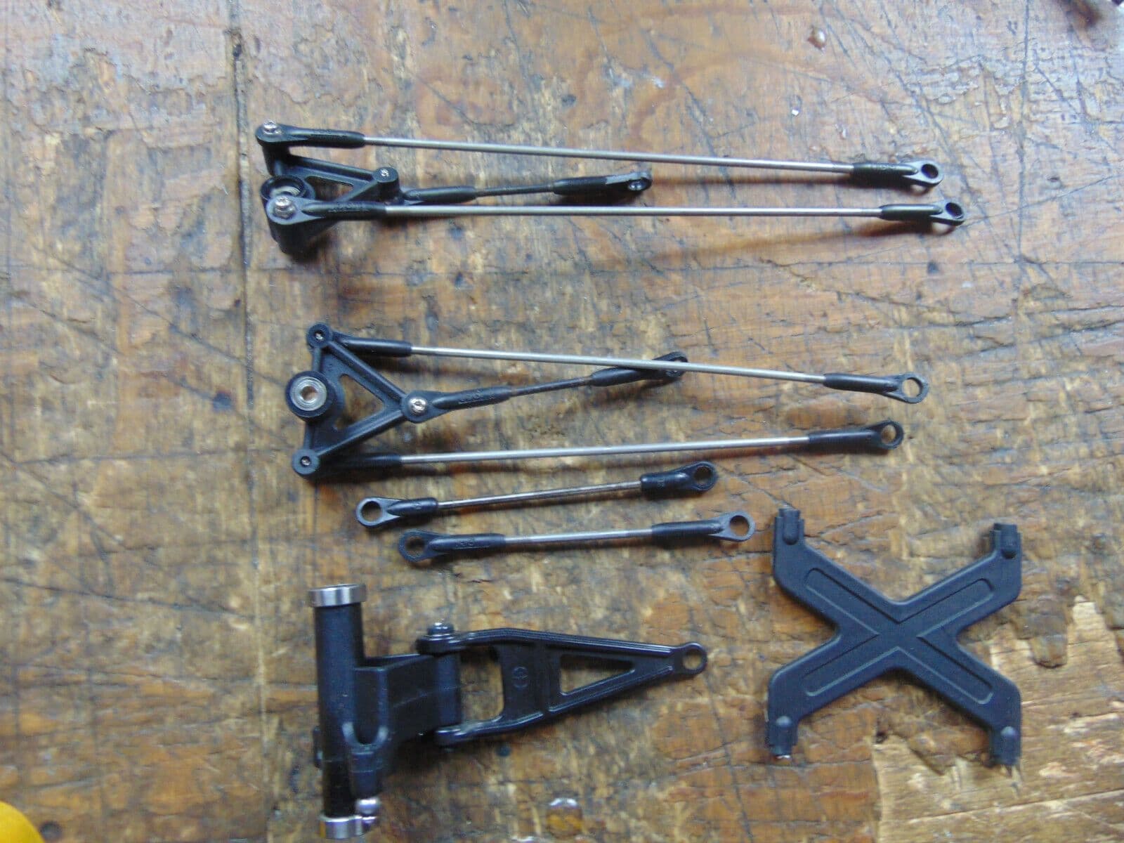 RAPTOR E620 AILERON & ELEVATOR CONTROLS & SERVO LINKS WITH REAR FRAME ...