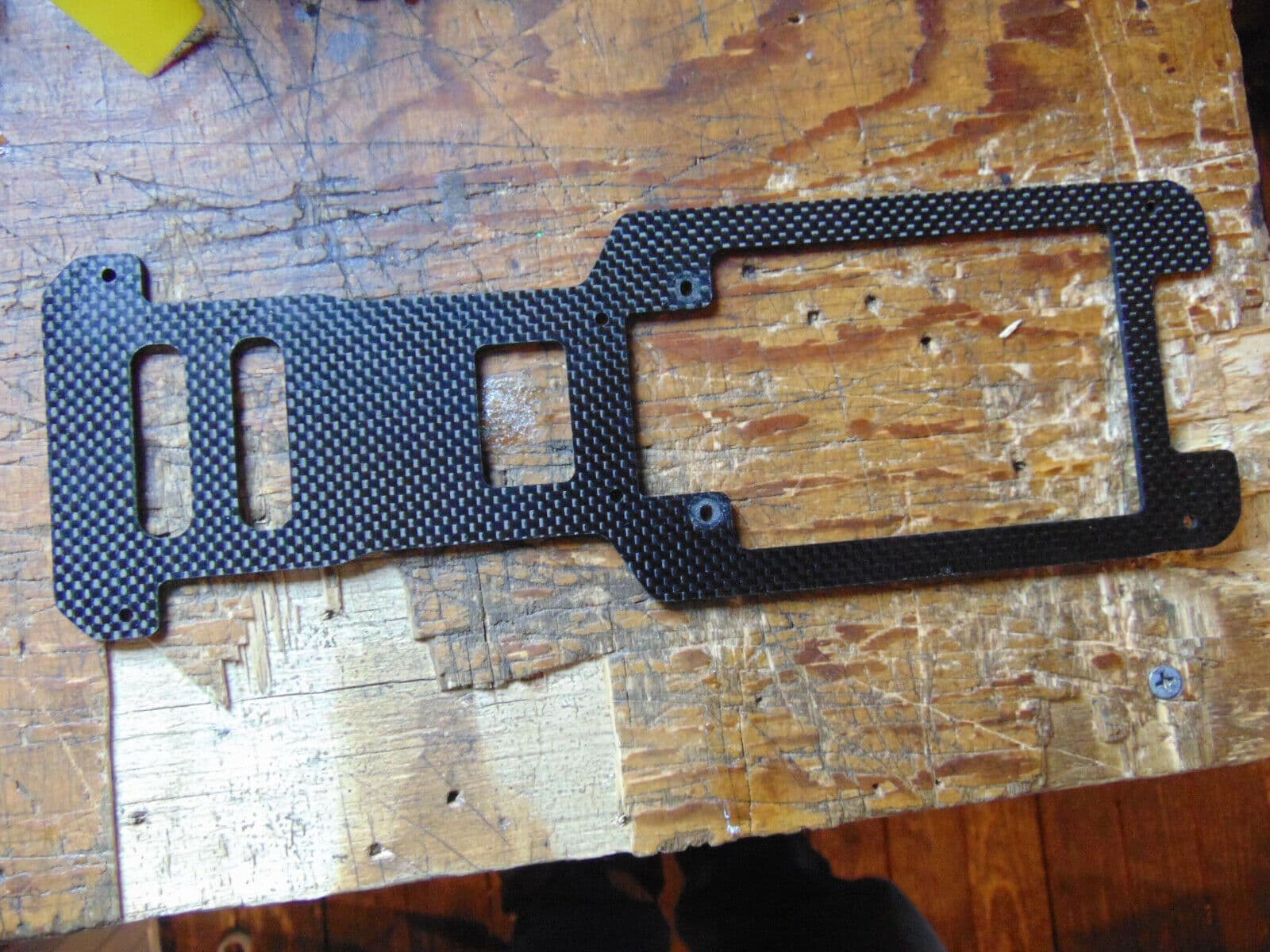 RAVE 90 ENV CARBON FIBRE LOWER FRAME BRACE – RCHeliTrader