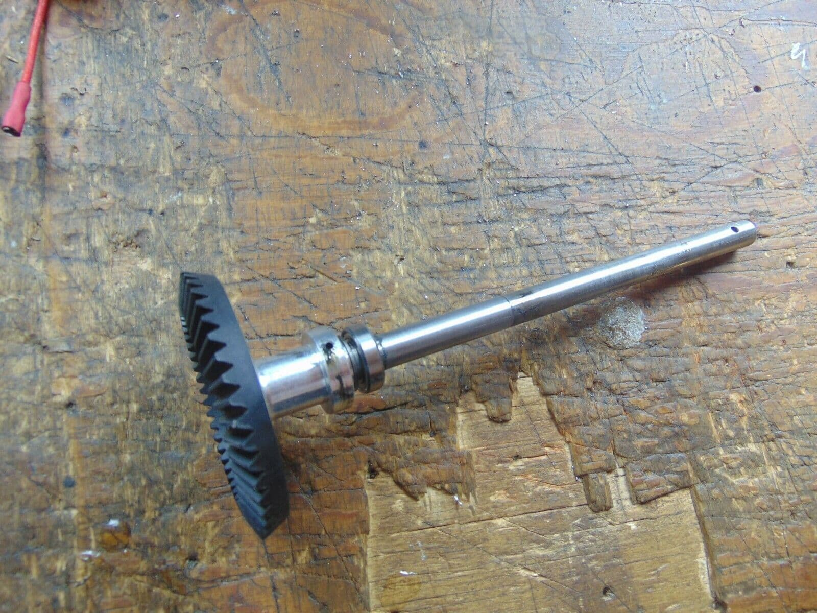 ROBBE CONQUEST MAIN ROTOR SHAFT & DRIVE GEAR – RCHeliTrader
