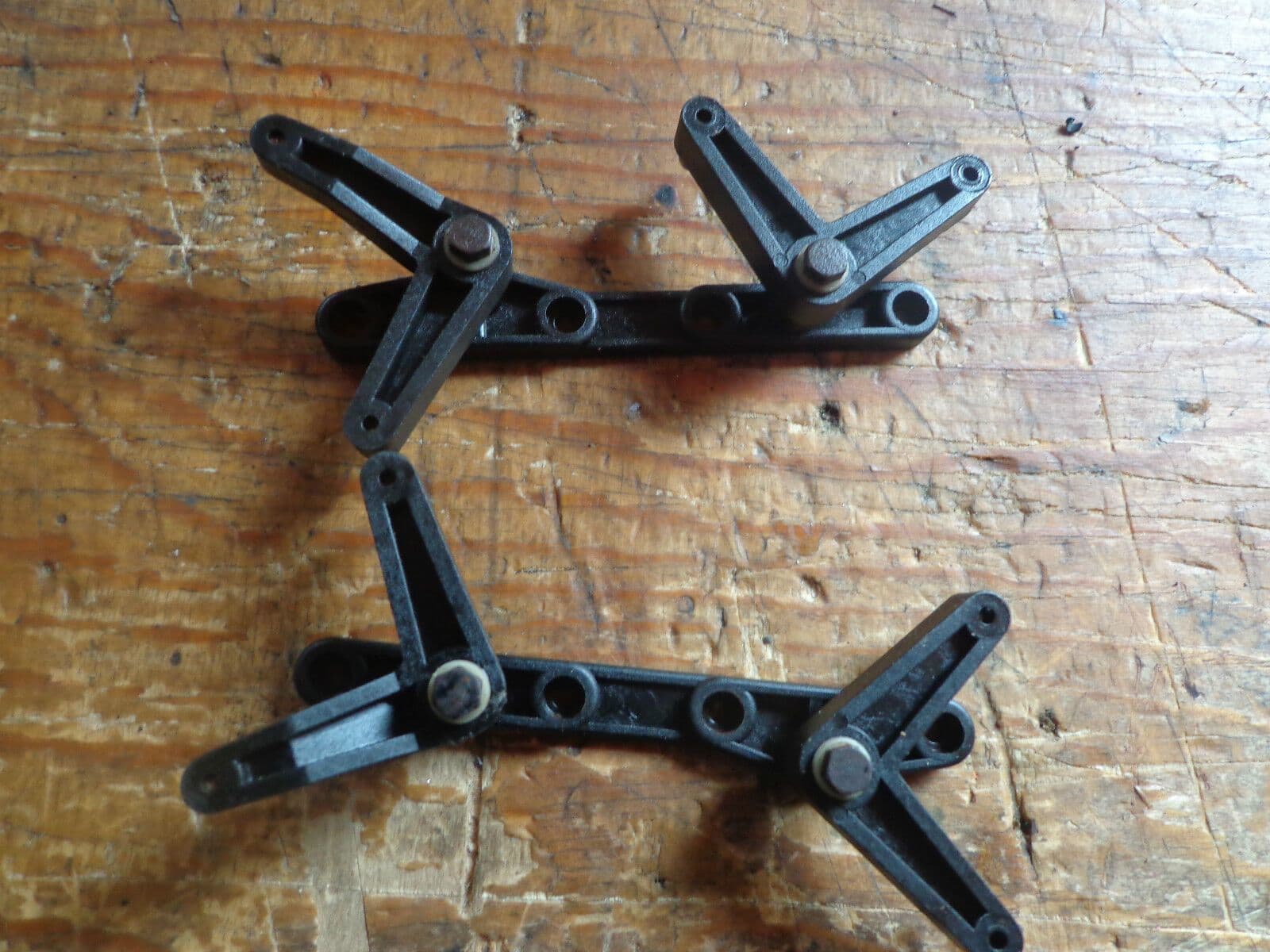 ROBBE FUTURA ELEVATOR & AILERON CONTROL ASSEMBLY – RCHeliTrader