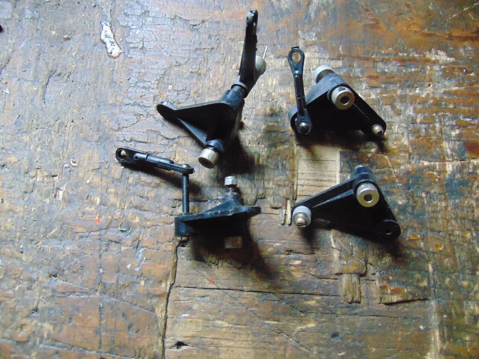 SCHLUTER CHAMPION ELEVATOR & AILERON CONTROL ARMS – RCHeliTrader