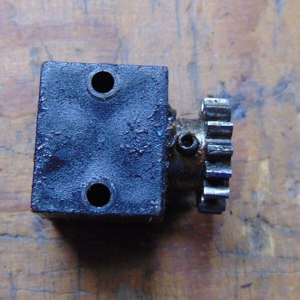 SCHLUTER HELI-BOY TAIL DRIVE PINION & MOUNTING – RCHeliTrader