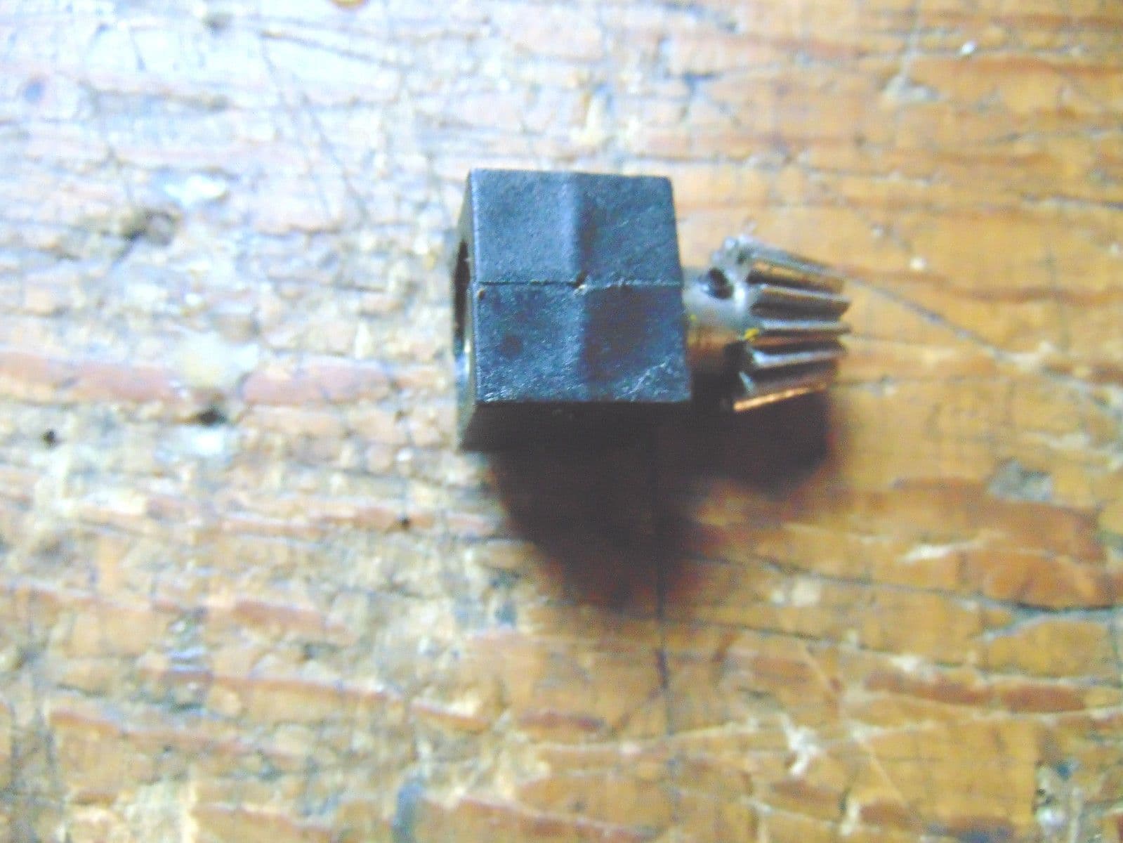 SCHLUTER HELI-STAR TAIL DRIVE PINION ASSEMBLY – RCHeliTrader