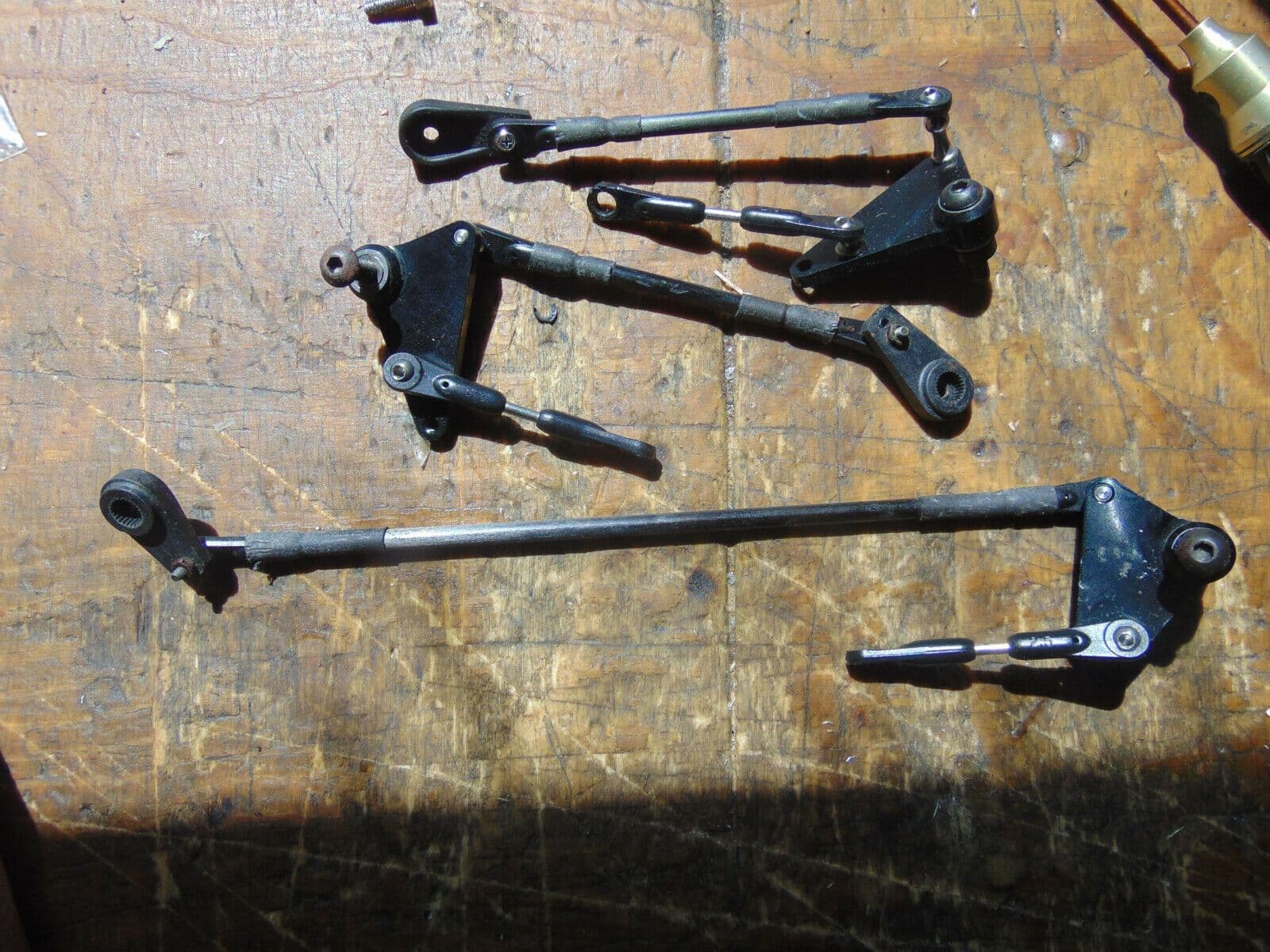 SYNERGY E9/N9 AILERON & ELEVATOR CONTROLS C/W SERVO LINKS – RCHeliTrader