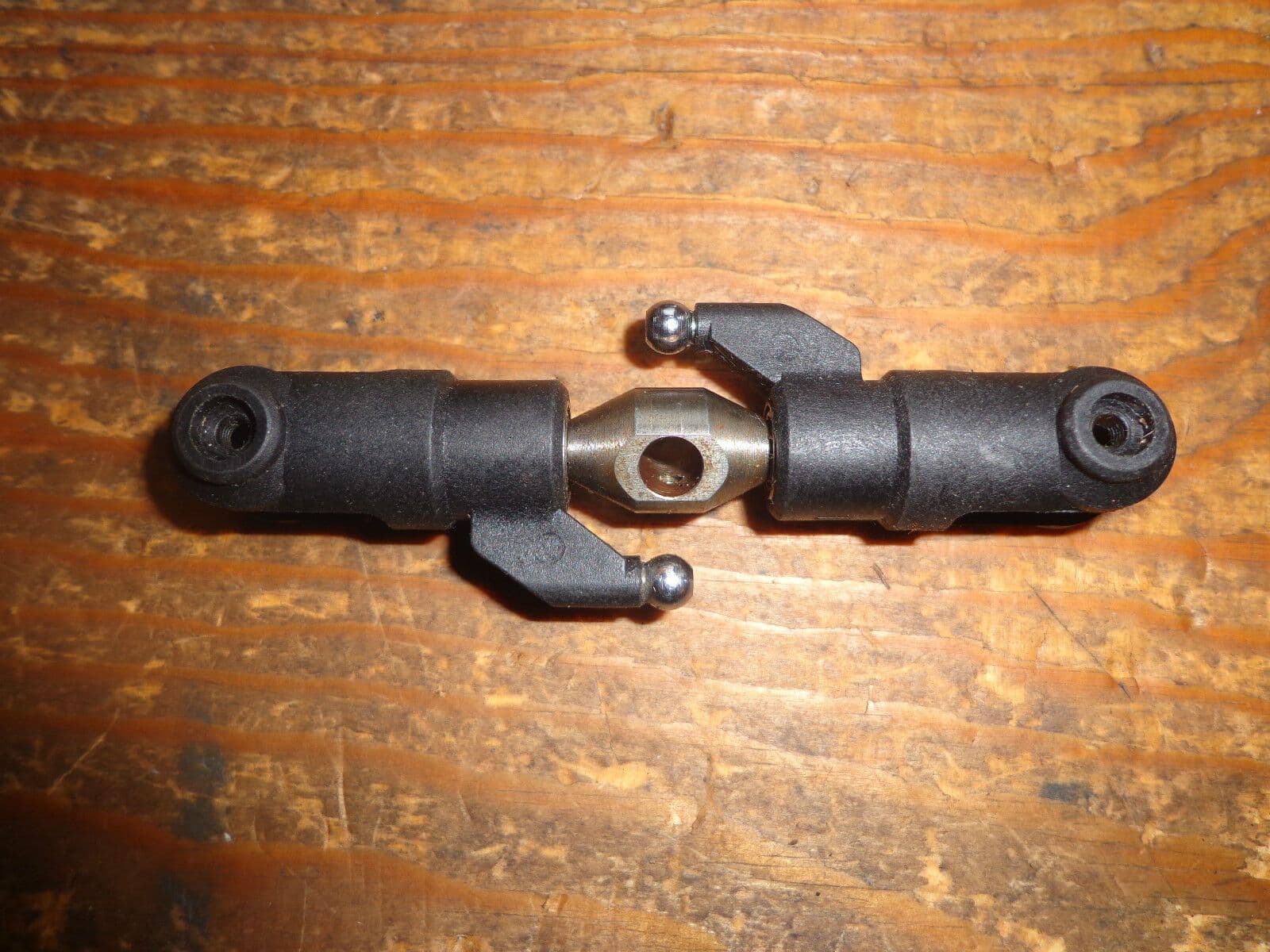 SYNERGY N9 TAIL ROTOR SPINDLE & BLADE GRIPS – RCHeliTrader