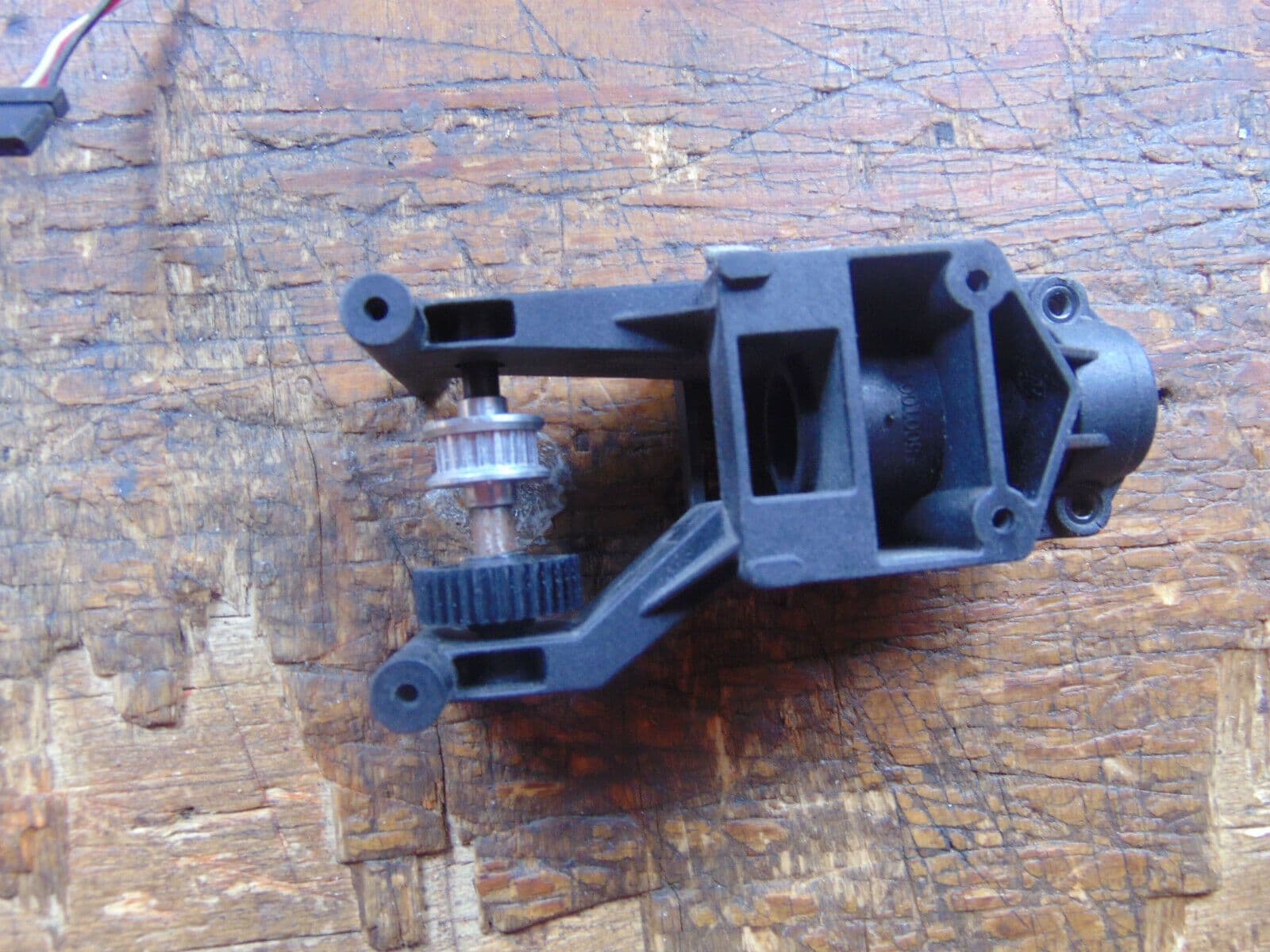 TREX 500 TAIL ROTOR BOOM MOUNTING C/W PINION FOR BELT DRIVE – RCHeliTrader