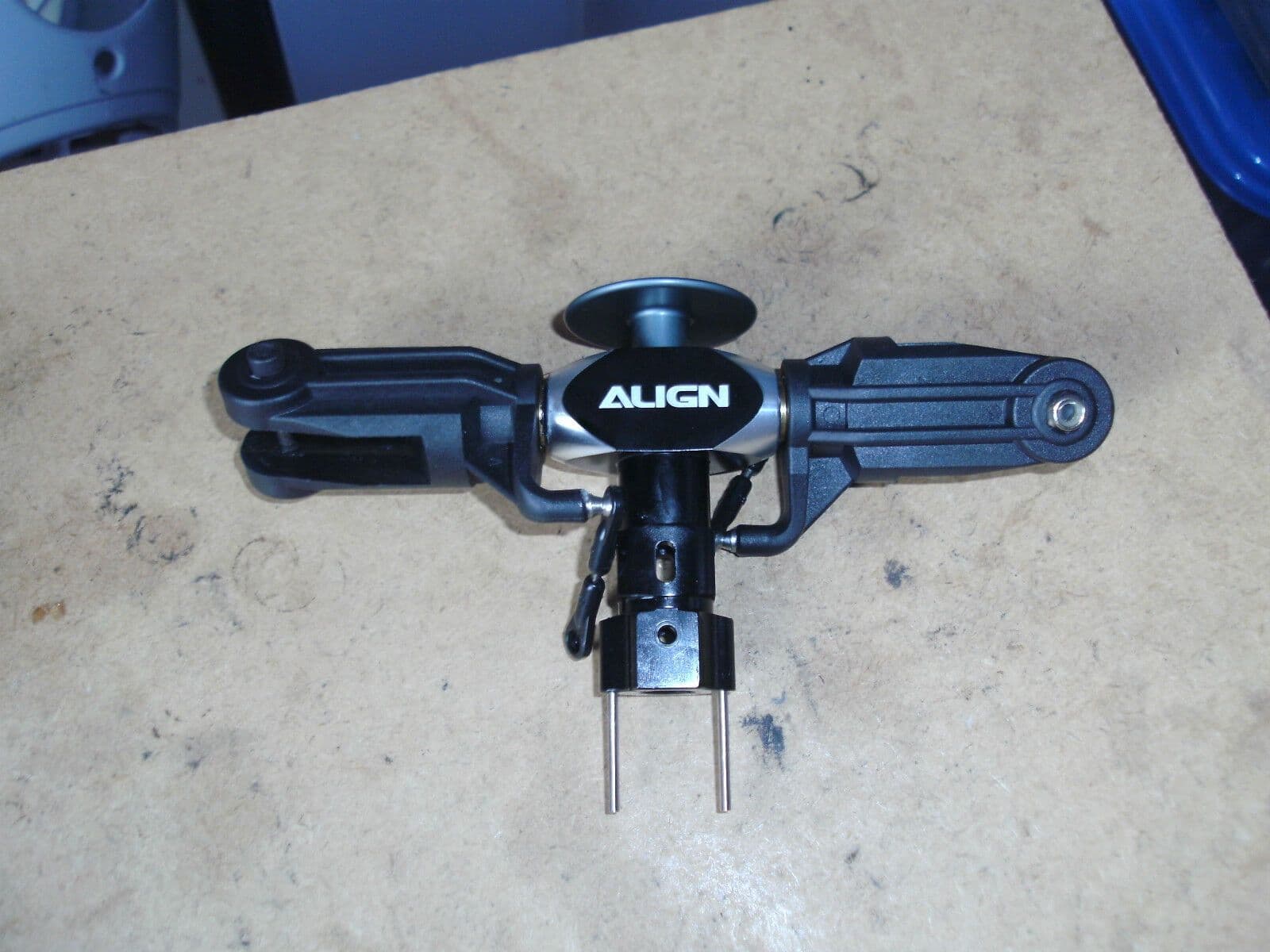 TREX 600 BLACK ALLOY ROTORHEAD WITH PLASTIC BLADE GRIPS – RCHeliTrader