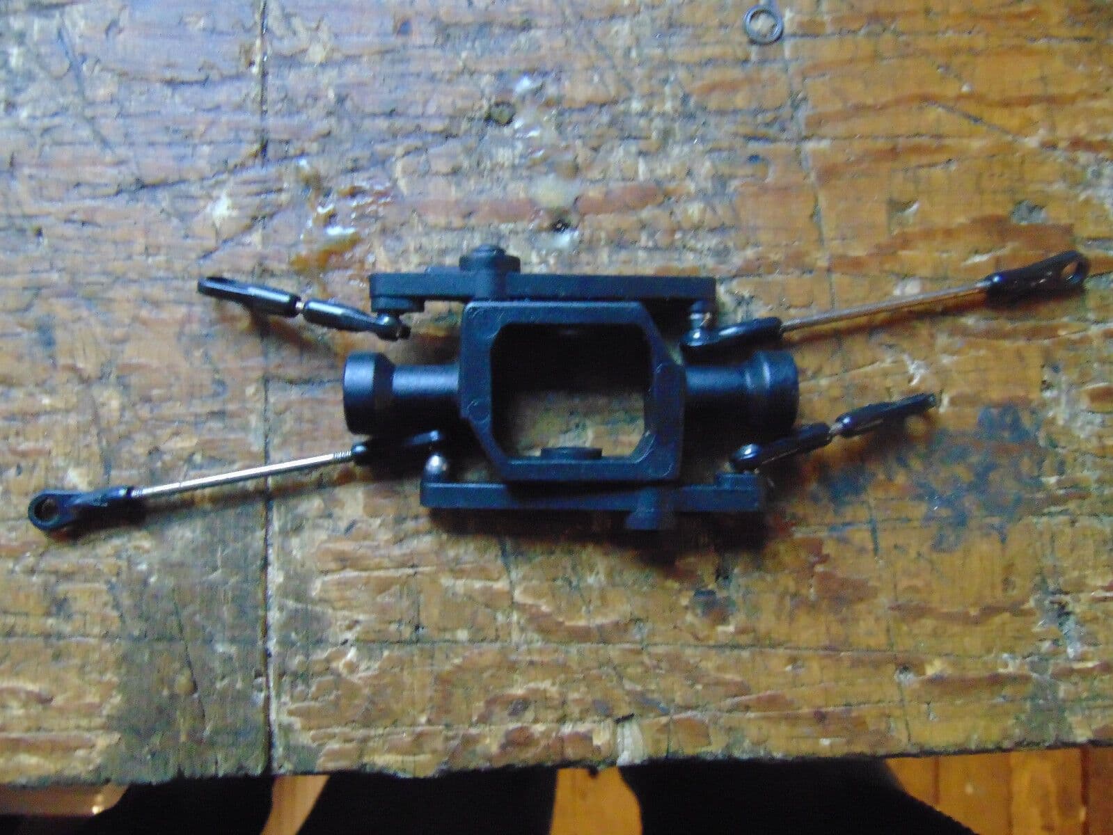 TREX 600 FLYBAR SEESAW ASSEMBLY C/W LINKS – RCHeliTrader