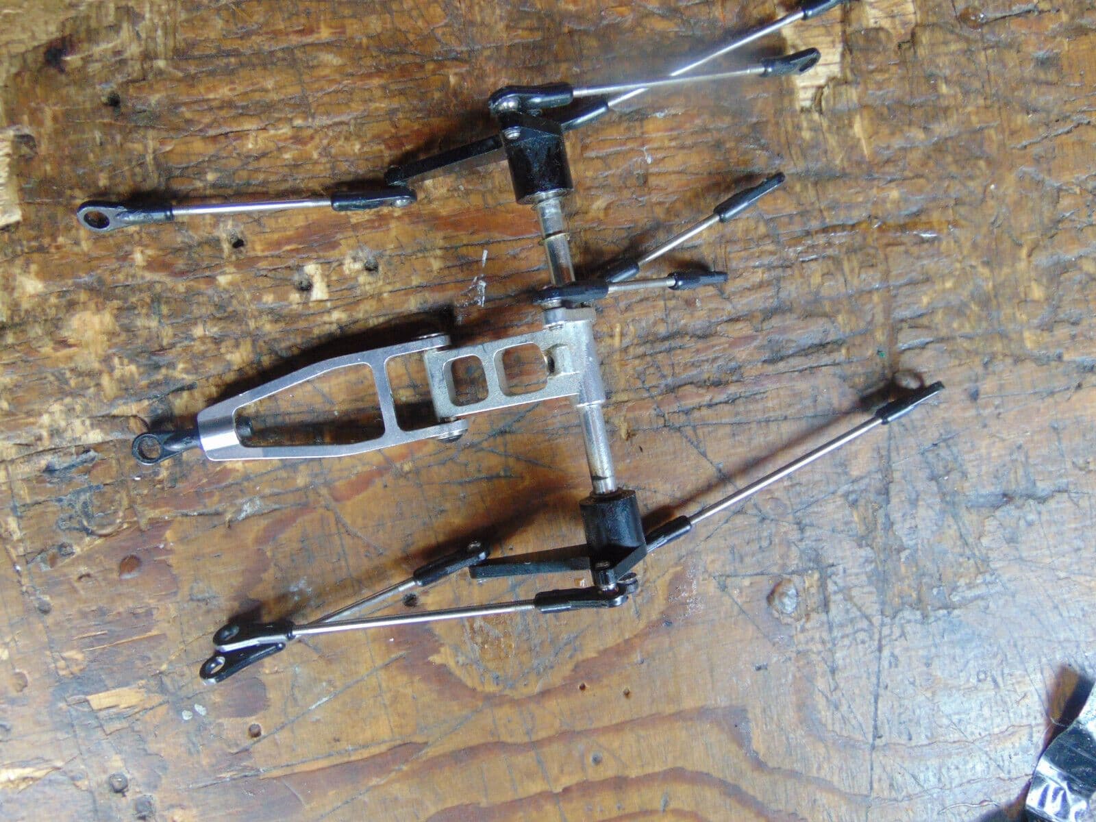 TREX 600 N PRO SILVER ELEVATOR CONTROL & BLACK AILERON CONTROL C/W SER ...