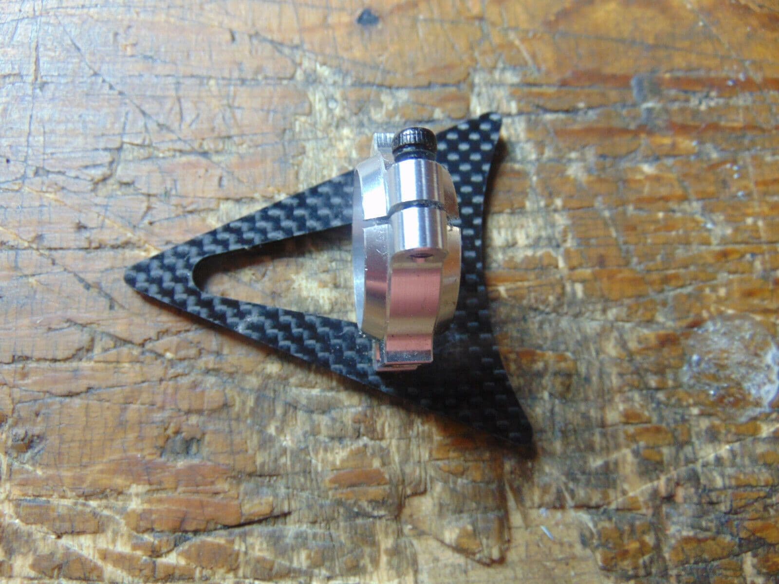 TSA 700 E CARBON FIBRE HORIZONTAL TAIL FIN & MOUNTING BRACKET ...