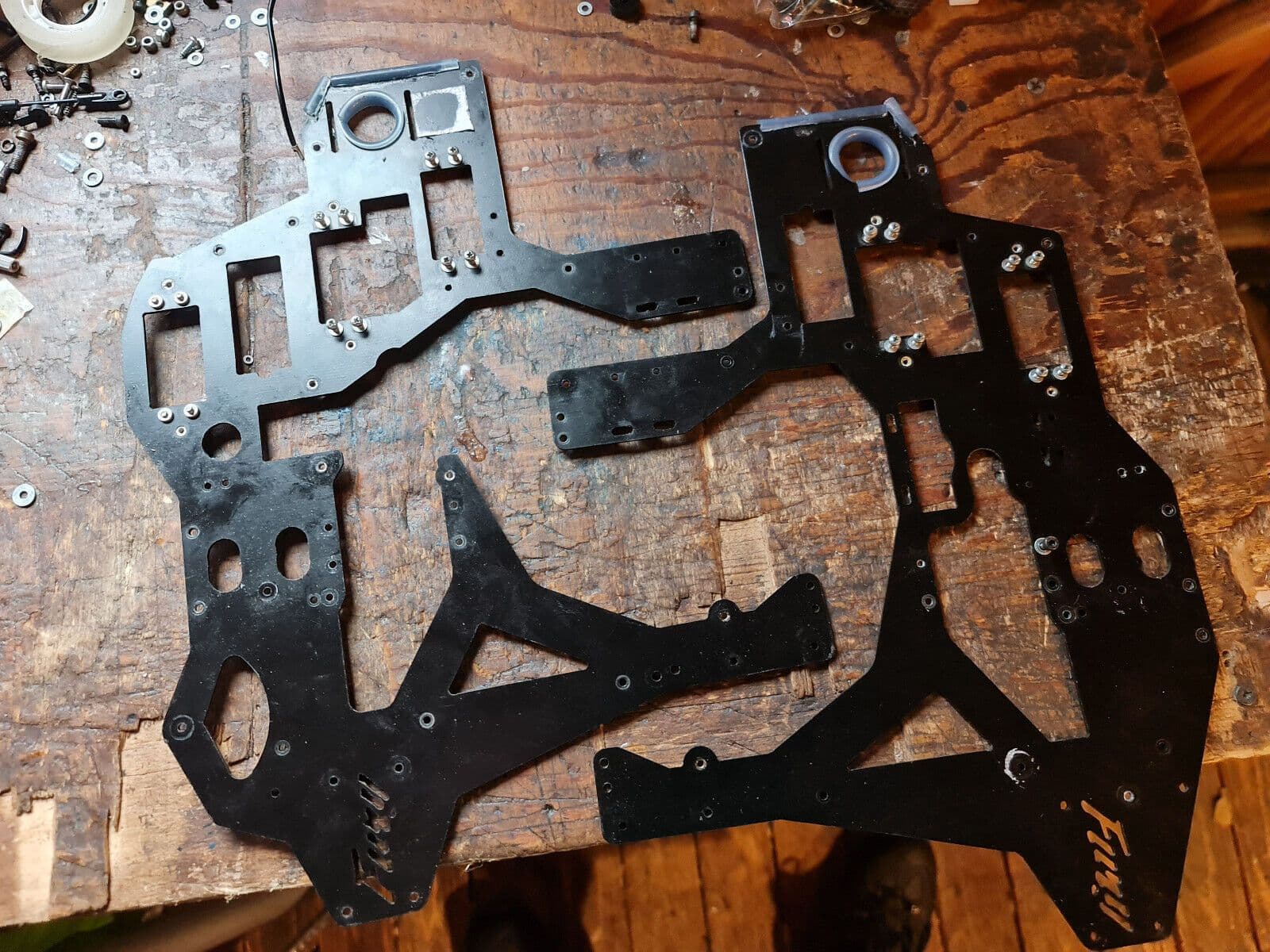 X-CELL FURY 90 CARBON FIBRE MAIN FRAME SIDES C/W SERVO MOUNTING SCREWS ...