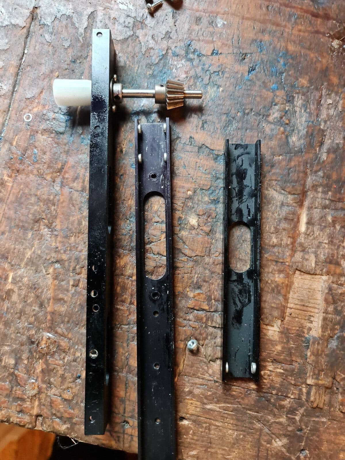 X-CELL FURY 90 FRAME SPACERS C/W TAIL DRIVE PINION – RCHeliTrader